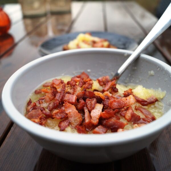 Fynsk æbleflæsk med bacon - Med ristede løg - Min Madopskrift