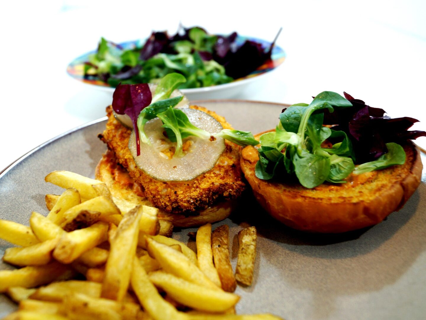 Air fried kylling burger 🍔 - Med sprøde kartofler lavet i Airfryer ...