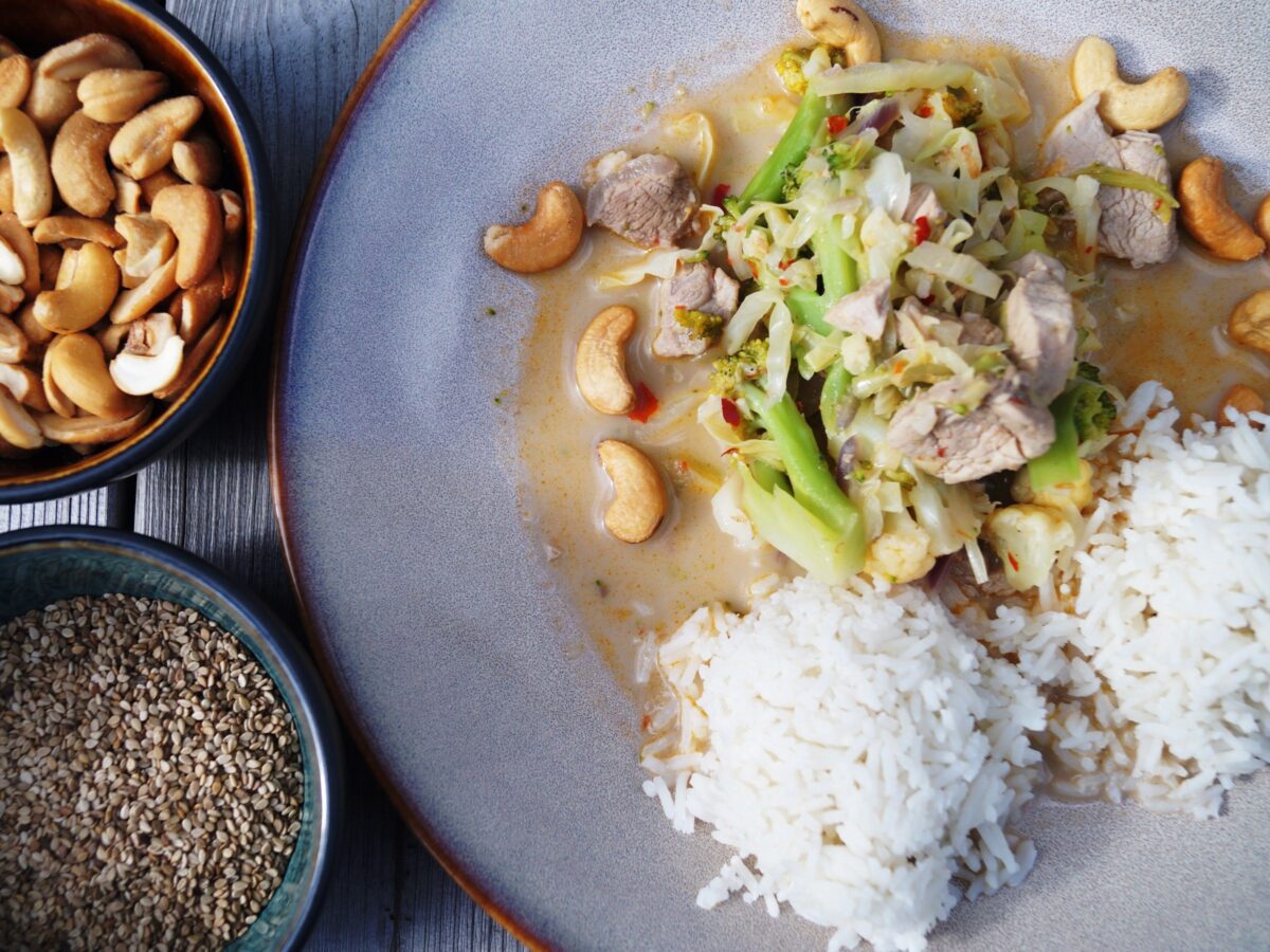 Asiatisk svinemørbrad med ris - Peberfrugt, gulerødder, kokosmælk - Min ...