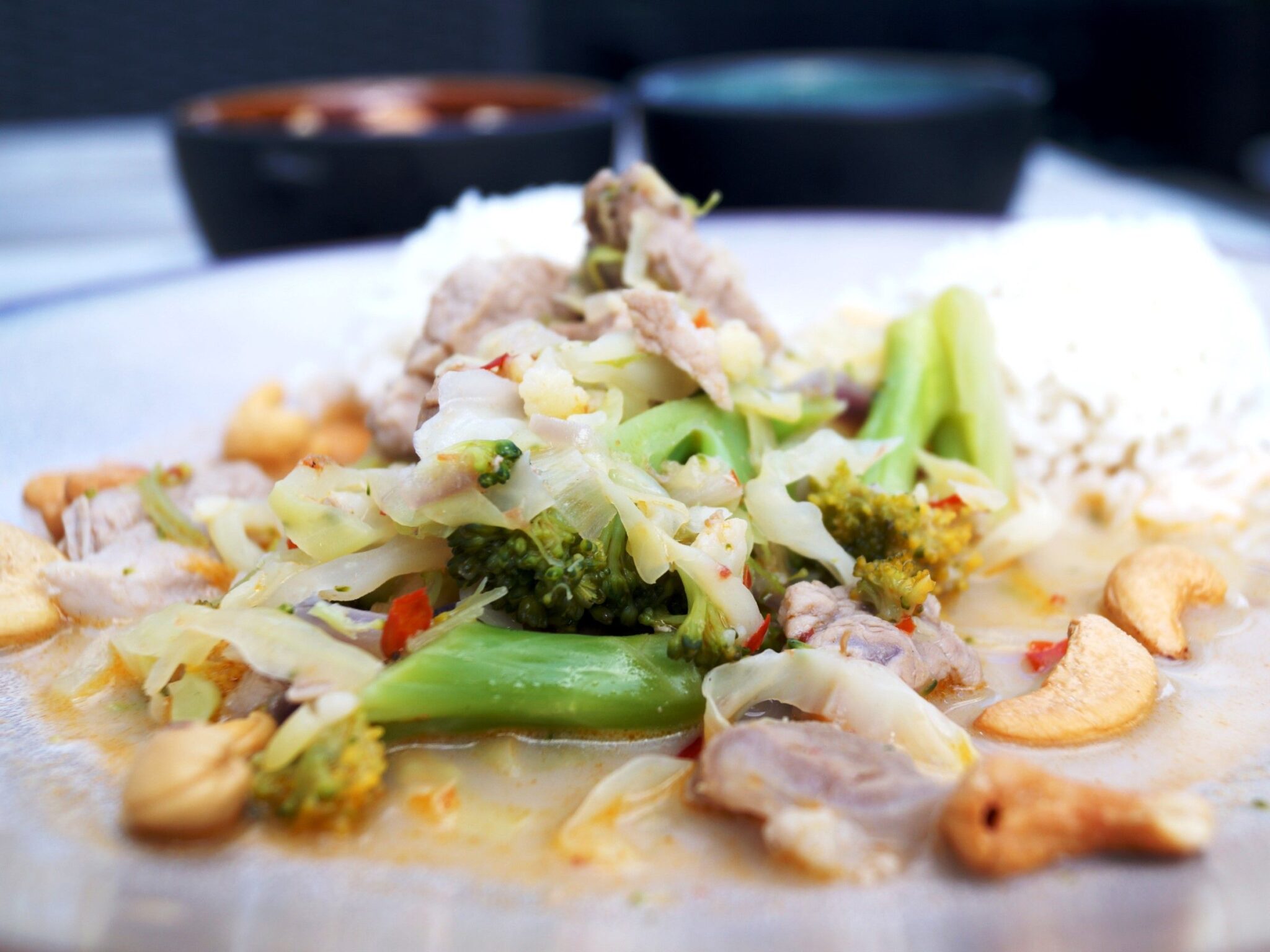 Asiatisk svinemørbrad med ris - Peberfrugt, gulerødder, kokosmælk - Min ...