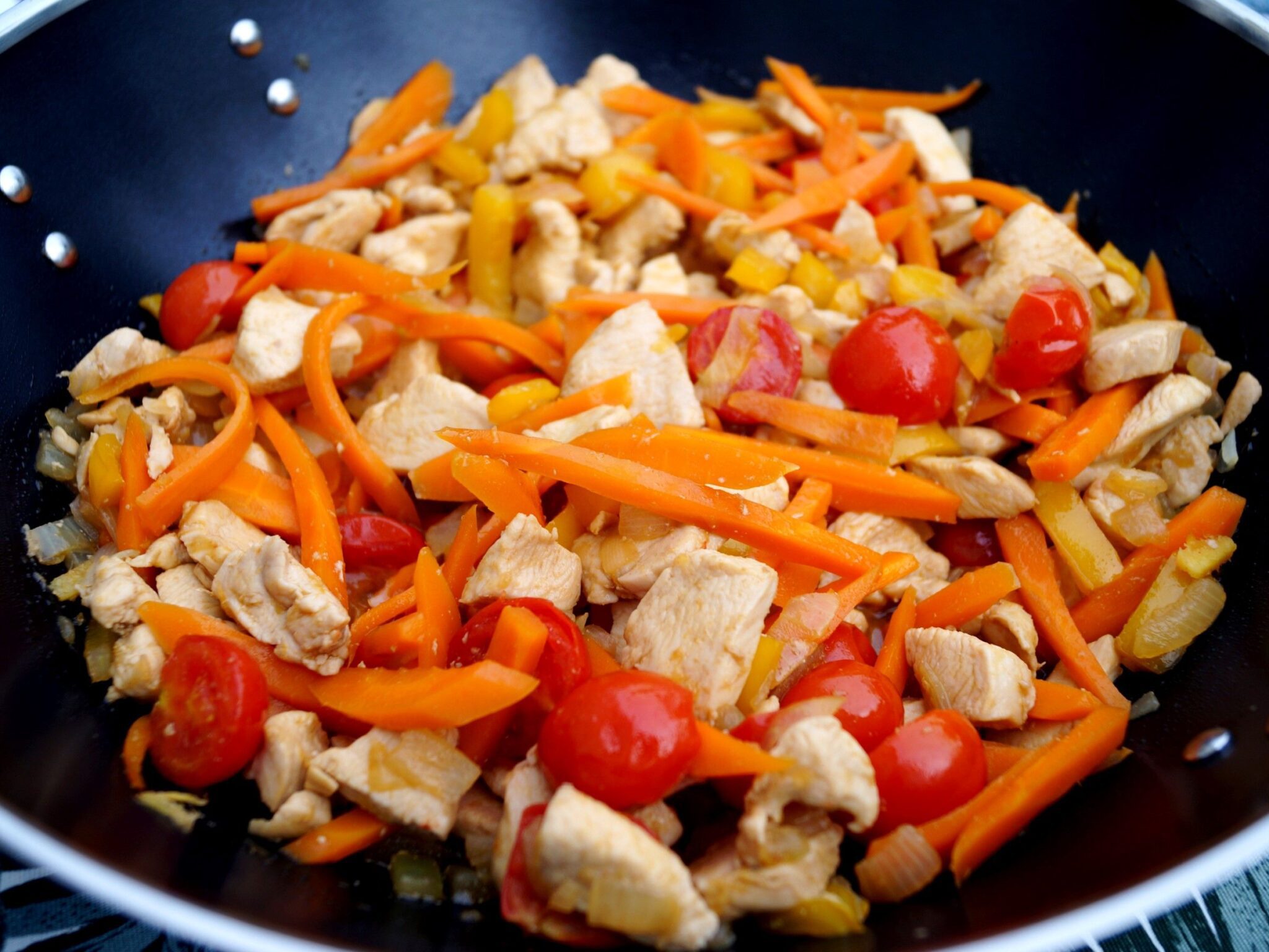 Wok med kylling i cremet sauce - og ris - Asiatisk mad på 30 min. - Min ...