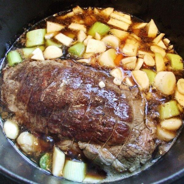 Gammeldags oksesteg med brun sovs - Min Madopskrift