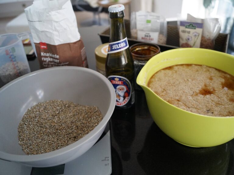 Rugbrød med surdej og kerner - Surdej til rugbrød - Min Madopskrift