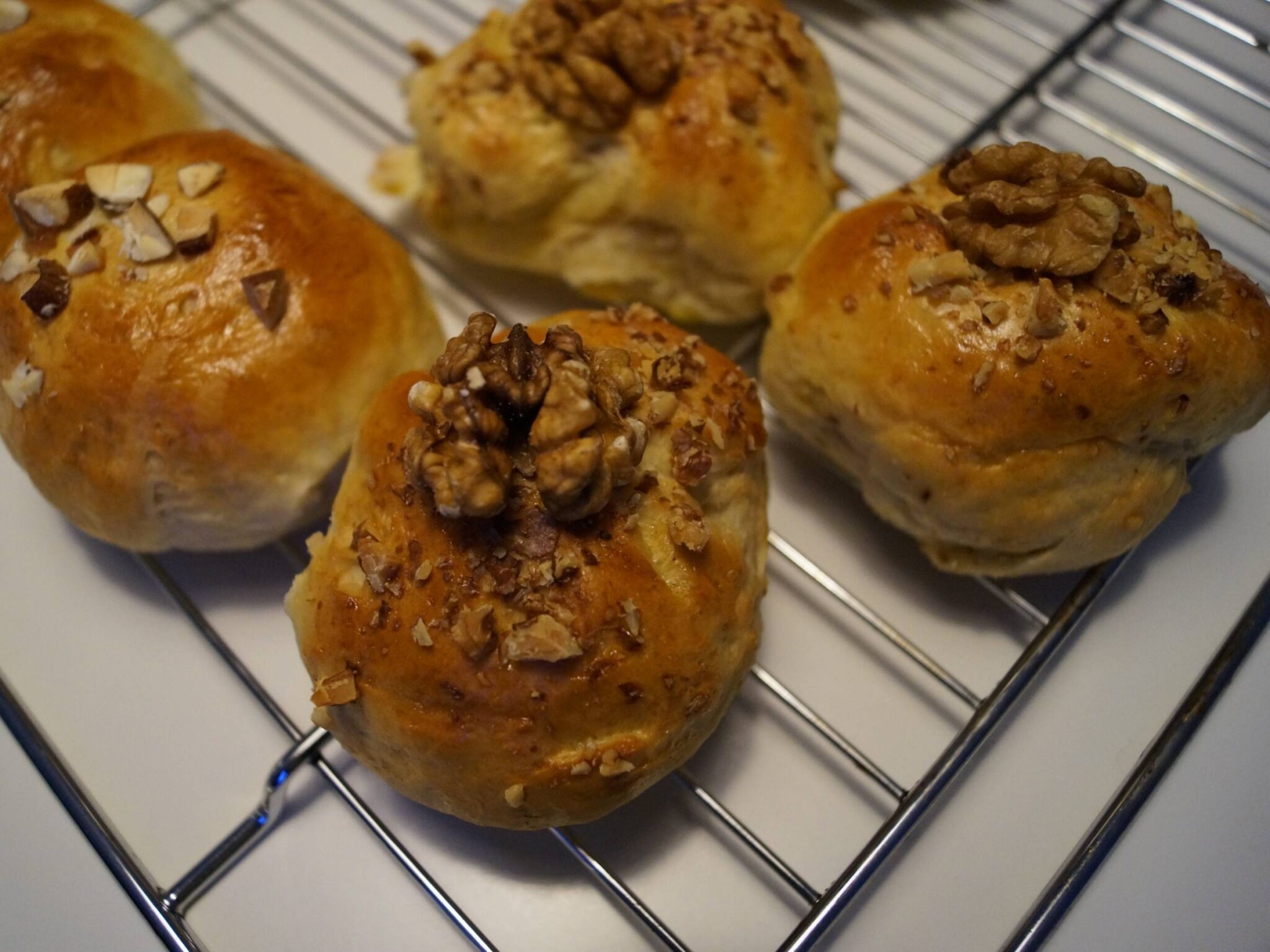 Juleboller med kardemomme og kanel - Julebolle opskrift - Min Madopskrift