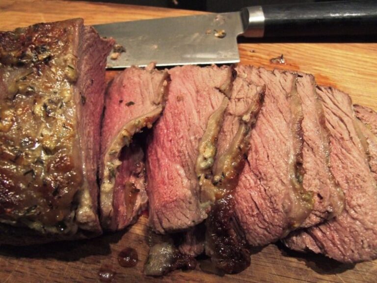 Kalvespidsbryst eller oksespidsbryst og stegt spidskål (Langtidsstegt ...