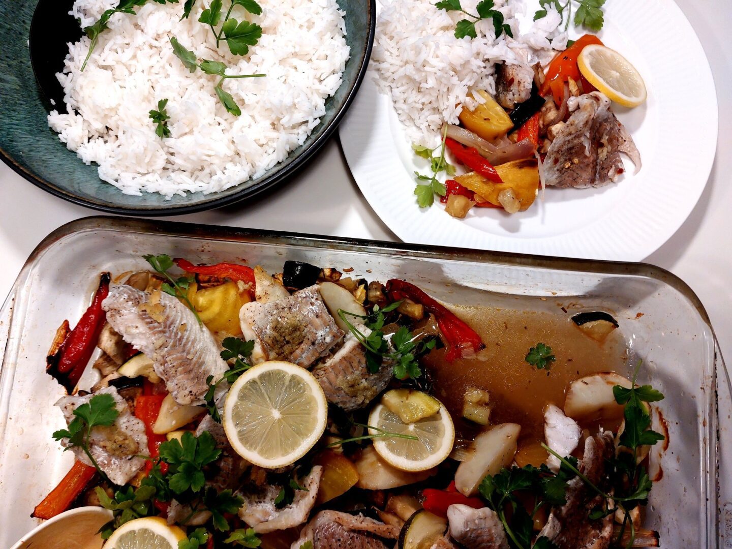 Ovnbagt fisk med grøntsager og ris - Familie og børnevenlig fiskeret ...