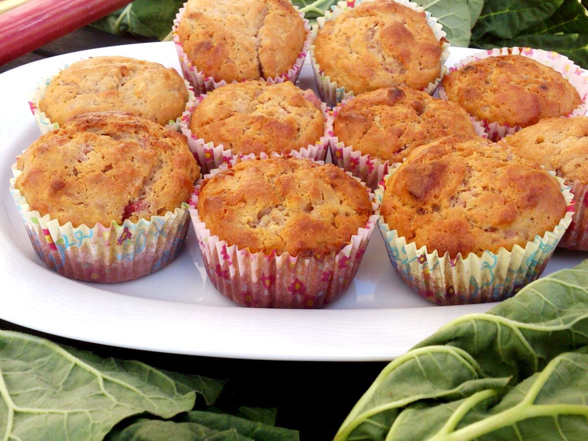 Rabarber cupcakes med mandelmel - marcipan - Min Madopskrift