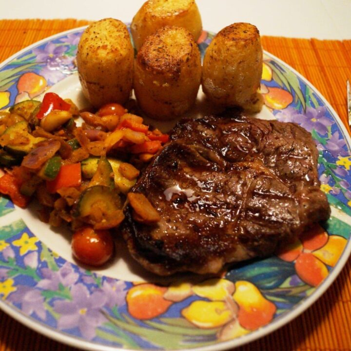 Ribeye Steak med ratatouille og kartoffelfondant