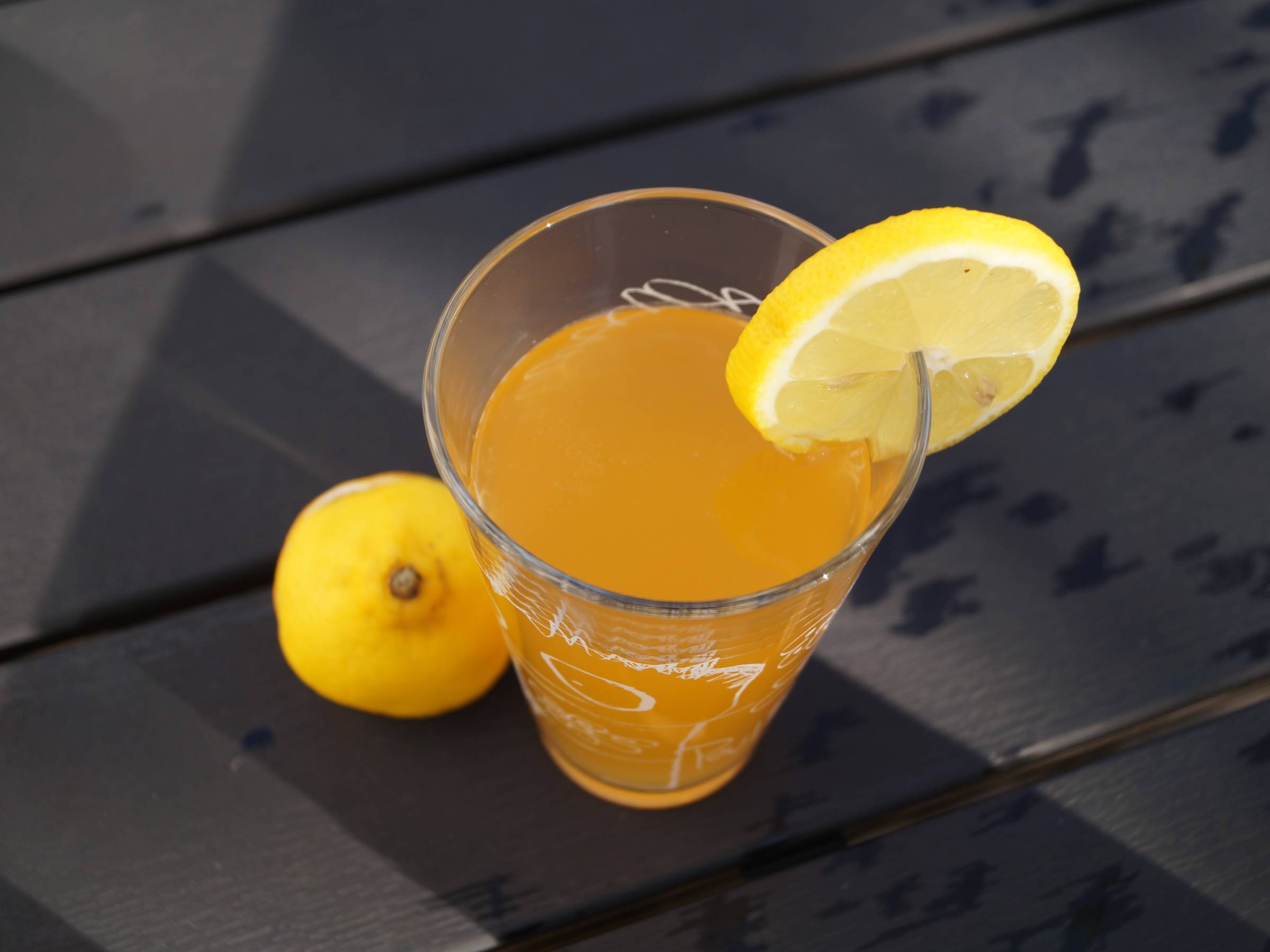 Citrus-lemonade hjemmelavet